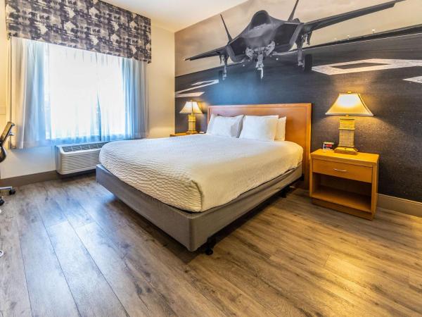 Comfort Inn Hanford Lemoore - Lemoore, CA
