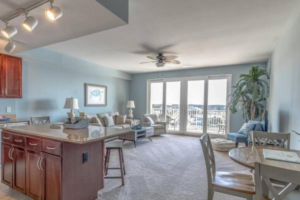 Cozy & Spacious Lake Town Condo Accommodates 6 - Panama City Beach
