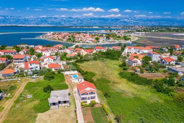 Family-friendly Apartments With Swimming Pool Nin, Zadar - 18821 - Nin