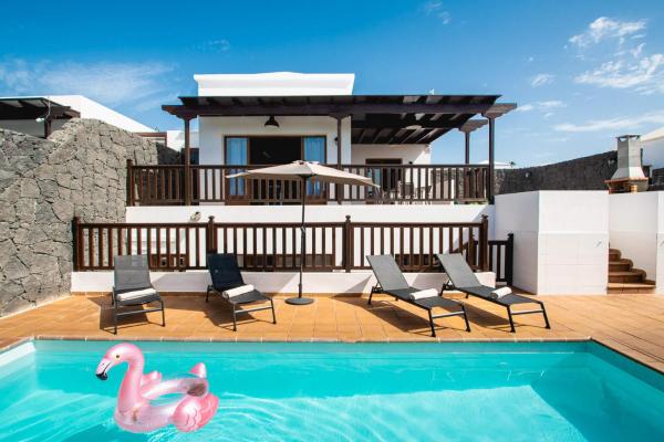 Stylish 6 Bedroom Villa Princesa - Hot Tub - Heated Pool - Near Beach & Waterparks - Playa Blanca, Las Palmas, España