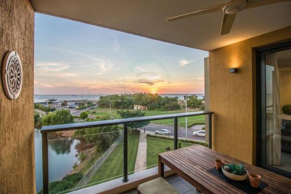 Oceanfront Marvel: Harbour View ~ Pool ~ Parking - Darwin