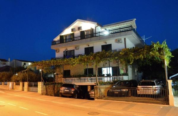 Apartments And Rooms With Parking Space Vodice - 4164 - Tisno