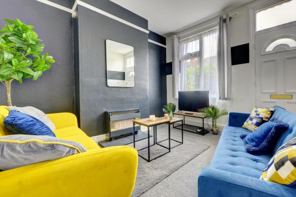 Cheerful 2 Bedroom Home, Sleeps 5 Guest Comfy, 1x Double Bed, 3x Single Beds, Free Parking, Free Wifi, Suitable For Business, Leisure Guest,coventry, Midlands - Coventry