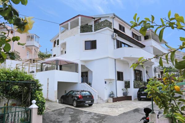 Apartments With Parking Space Mastrinka, Ciovo - 4324 - Arbanija