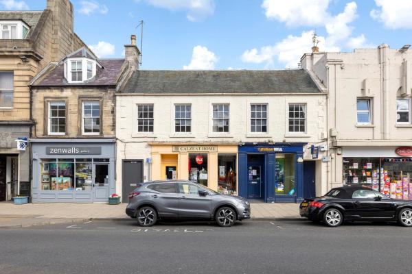 2 Bedroom Apartment On Peebles High Street - Peebles