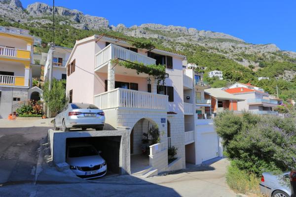 Apartments By The Sea Pisak, Omis - 7521 - Makarska Riviera