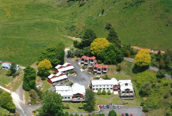 Waitomo Village Chalets Home Of Kiwipaka - Otorohanga