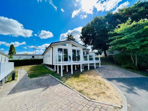 Waterfall Retreat - Poole