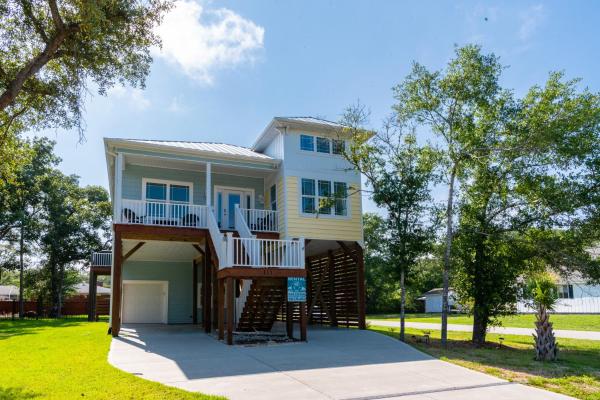 Carolina Sunshine By Oak Island Accommodations - Oak Island, NC