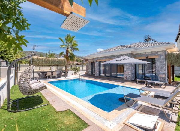 Müstakil Havuzlu Jakuzili Tatil Villası - Fethiye