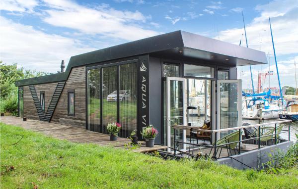 Awesome Ship In Warns With Kitchen - Frisia