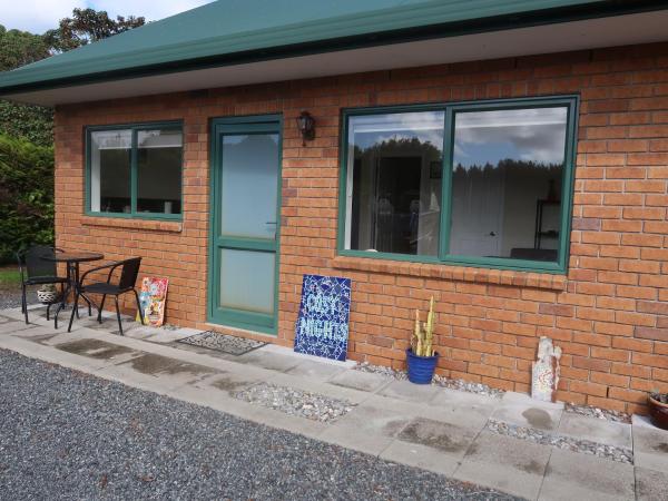 Cosy Nights - Modern, Self-contained With Parking - Bay Of Islands