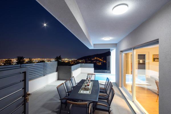 Villa Dorso With Heated Pool - Split