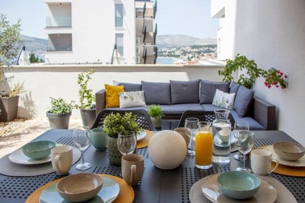 Luxury Apartment Casia With Heated Pool And Pleasent Terrace - Okrug Gornji