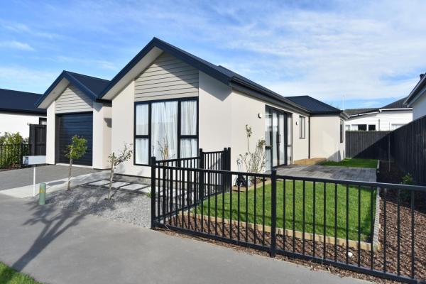 Thomas Townhouse - Christchurch Holiday Homes - Prebbleton