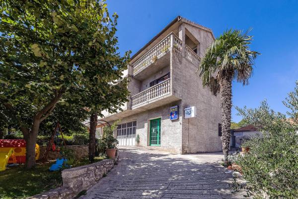 Family Friendly Seaside Apartments Zaton, Krka - 12416 - Šibenik