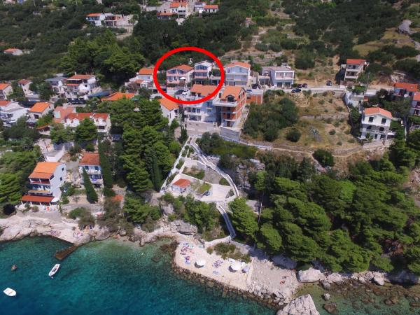 Apartments By The Sea Pisak, Omis - 12545 - Mimice