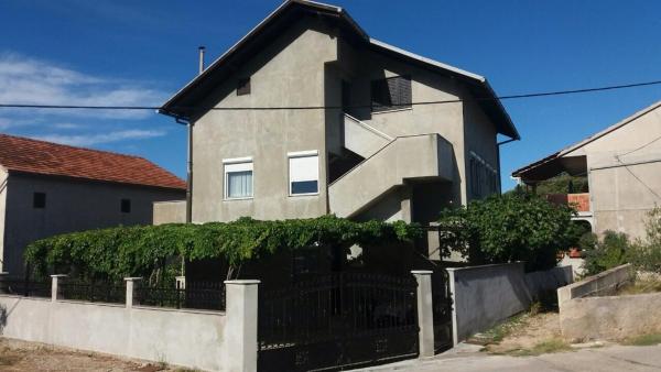 Apartments By The Sea Vinisce, Trogir - 11856 - Sevid