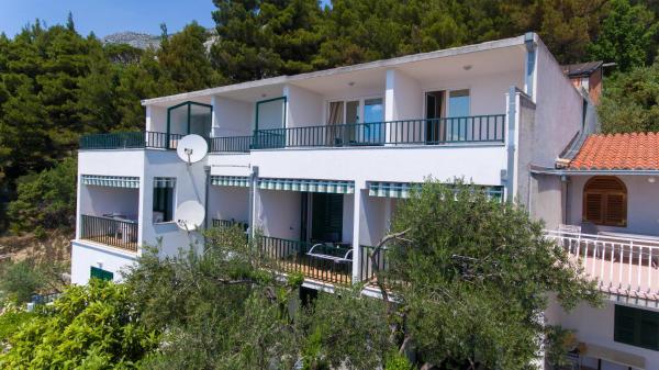 Apartments With Parking Space Brela, Makarska - 11687 - Brela