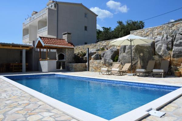 Apartments With A Swimming Pool Kastel Kambelovac, Kastela - 12073 - Split