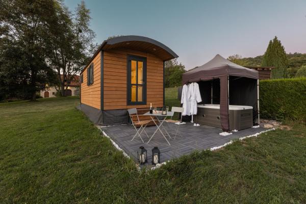 Roulotte Paradis: Insolite, Spa Privatif, Piscine - Seyssel