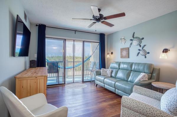 Beautiful Beachfront-oceanfront First Floor 2br 2ba Condo In Cherry Grove, North Myrtle Beach! Renovated With A Fully Equipped Kitchen, 3 Separate Beds, Pool, Private Patio & Steps To The Sand! - Cherry Grove Beach, SC
