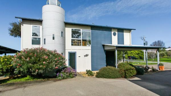 The Village Lighthouse - Metung Lake Escape - Metung