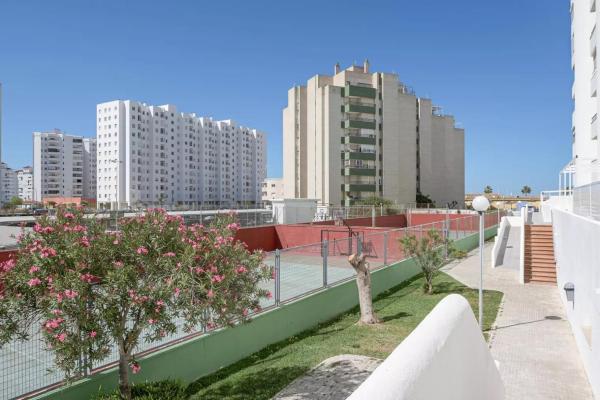 Valdelagrana: Primera Línea De Playa. - Cadix