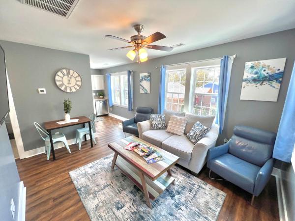 Stylish Cozy Tree House Pet Friendly!!! - University of North Carolina, Wilmington