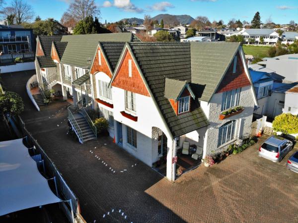Colonial Lodge Motel -