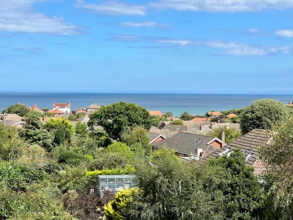 Highview House Norfolk Coast - Seaviews, Beach, Hot Tub - Mundesley