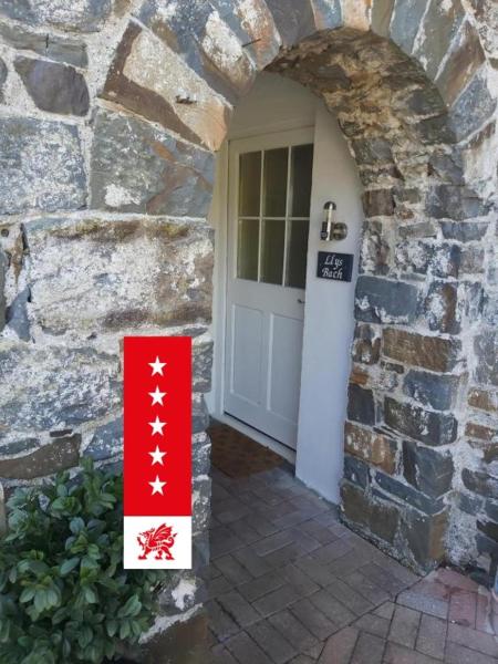 Llys Bach Apartment At Llys Aeron - Aberaeron