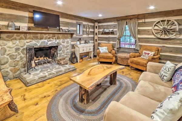 Cozy Creekside Mountain Escape With Hot Tub! - Lake Burton, GA