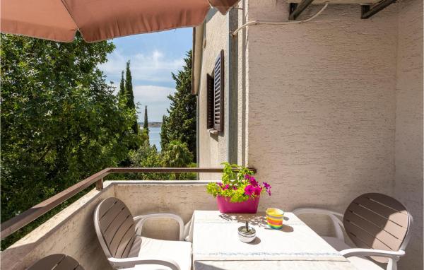 1 Bedroom Beautiful Apartment In Omisalj - Kraljevica