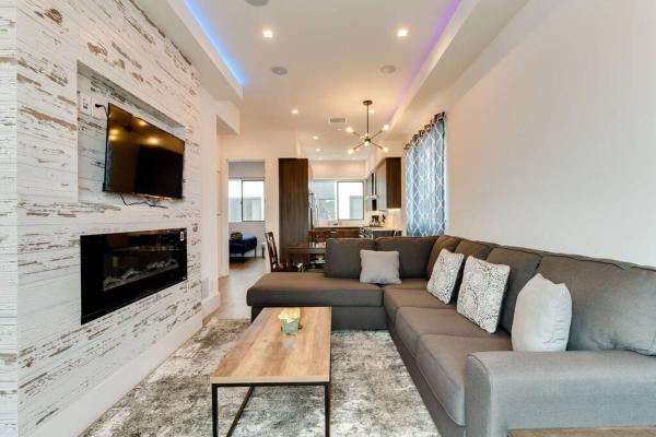 3 Luxury Modern Homes 12 Bedrooms & Rooftop Decks - Los Angeles, CA