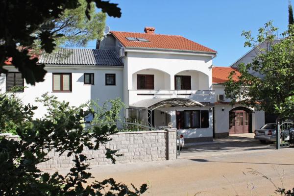 Apartment In Malinska With Seaview, Terrace, Wifi, Washing Machine (4690-2) - Cres