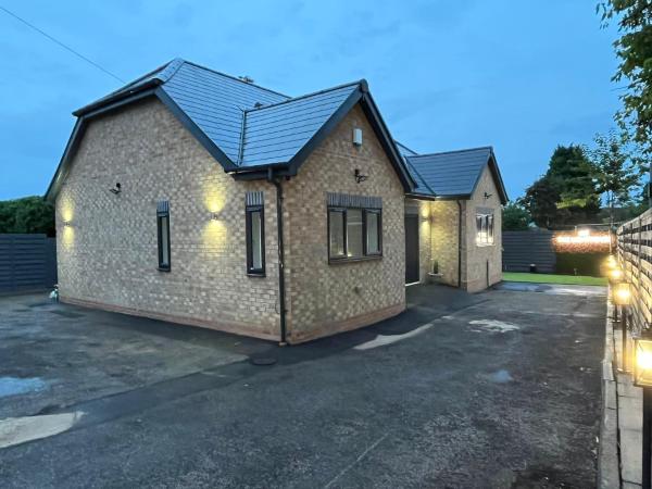 Cheerful 4 Bedroom Luxury House With Free Parking - Wolverhampton
