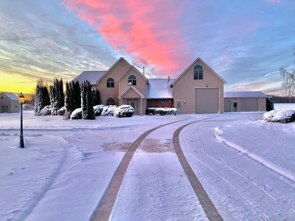 The West Wing - Golden Hill State Park, Barker