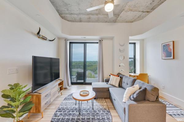 Golden Luxury 1br - Balcony - High Rise - South Bend, IN