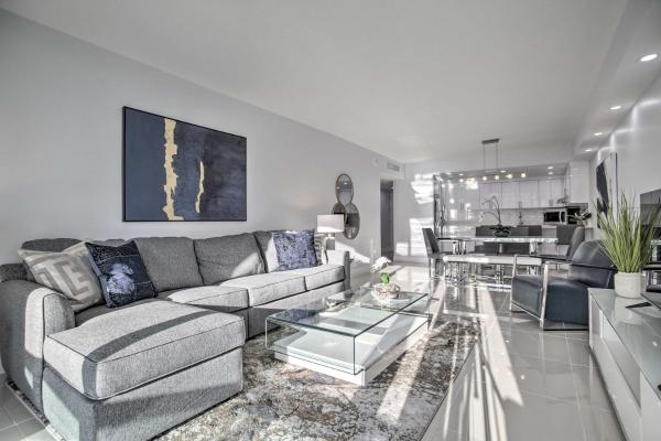 Less Than Half-mi To Beach Sunny Isles Resort Condo - Aventura, FL