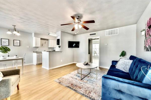 City Outside & Tranquility Inside - Lochwood - Dallas