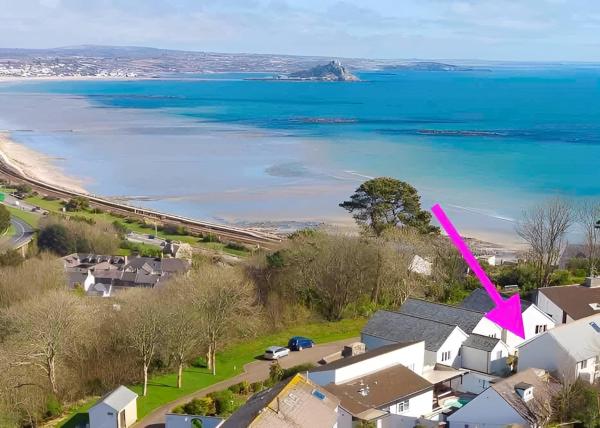 Above The Bay - Enclosed Garden Apartment With Parking - Newlyn