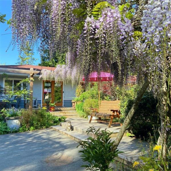 Wisteria Guest House - Salt Spring Island