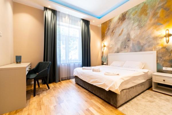 Black Gate - Quiet Studio In The Heart Of Old Town With Free Private Secured Parking - 브라소브