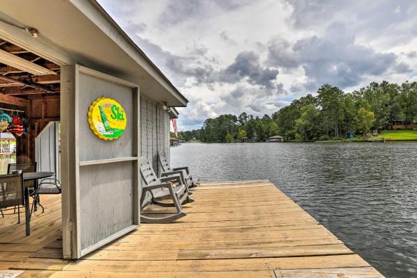 Lakeside Living Sparta Retreat With Game Room! - Eatonton, GA