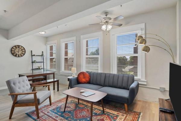 Downtown Luxury Apartment With King Bed - 웨이코