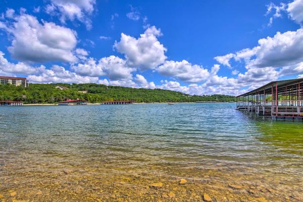 Bright Ozarks Condo W/ Balcony & Lake Views! - Coney Island, MO