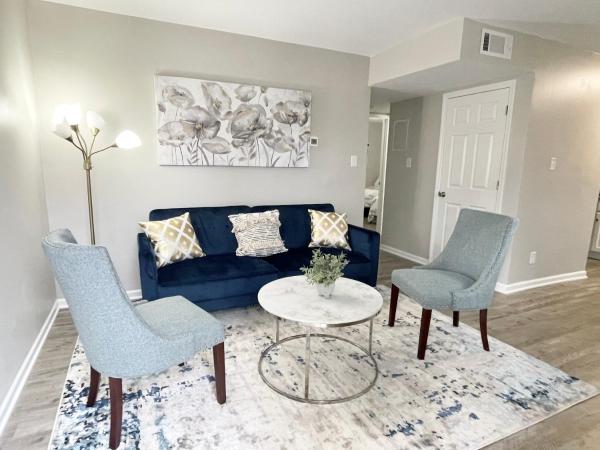 Rad Retreat - Pet Friendly - King Bed - Long Term Stays - Chapel Hill, NC