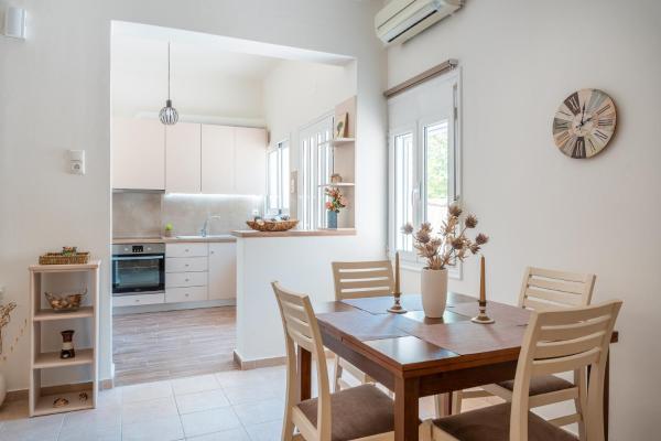 Stylish Central Renovated Apartment - 헤라클리온