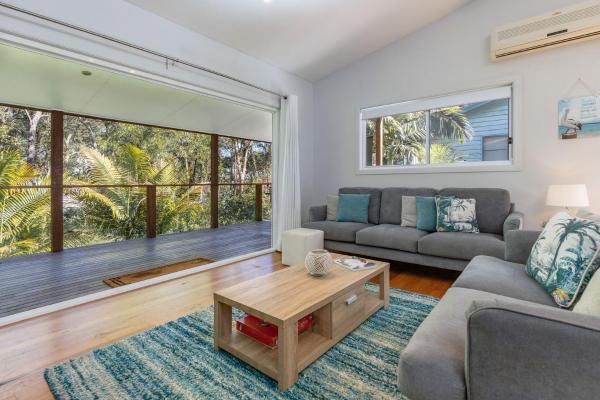 Happy Daze - Smiths Lake